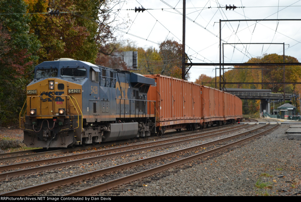 CSX ES40DC 5428 leads Q706-27